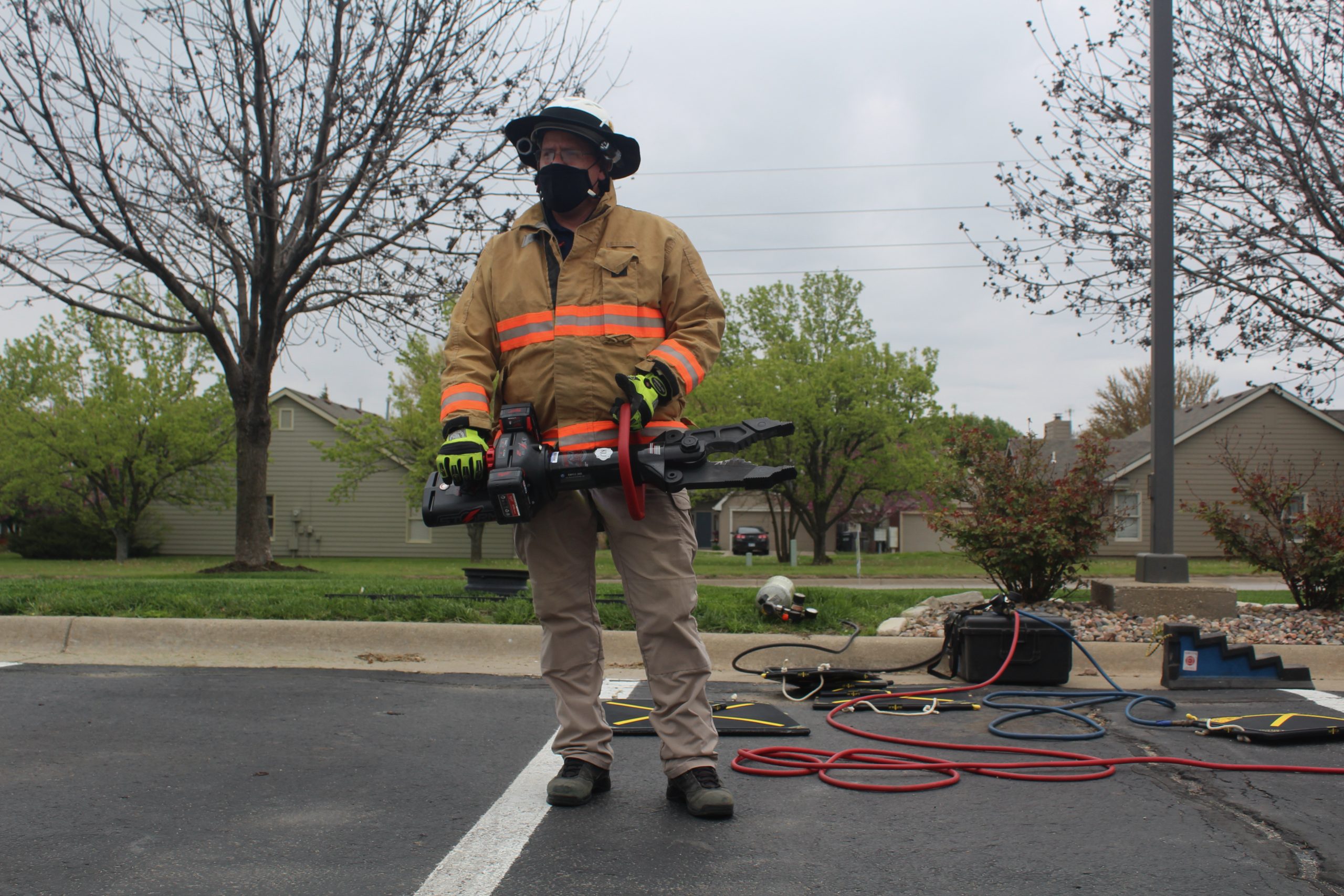 KU’s Kansas Fire & Rescue Training Institute demonstrates extrication ...